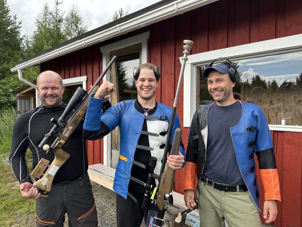 Liikkuvan maalin SM: Topi Hulkkonen rohmusi kolme Suomen mestaruutta – Suomen Ampumaurheiluliitto ry